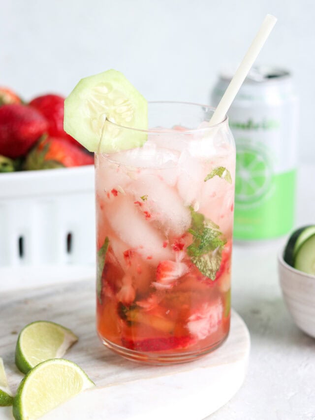 Virgin Piña Colada Mocktail Recipe (Non-Alcoholic!)